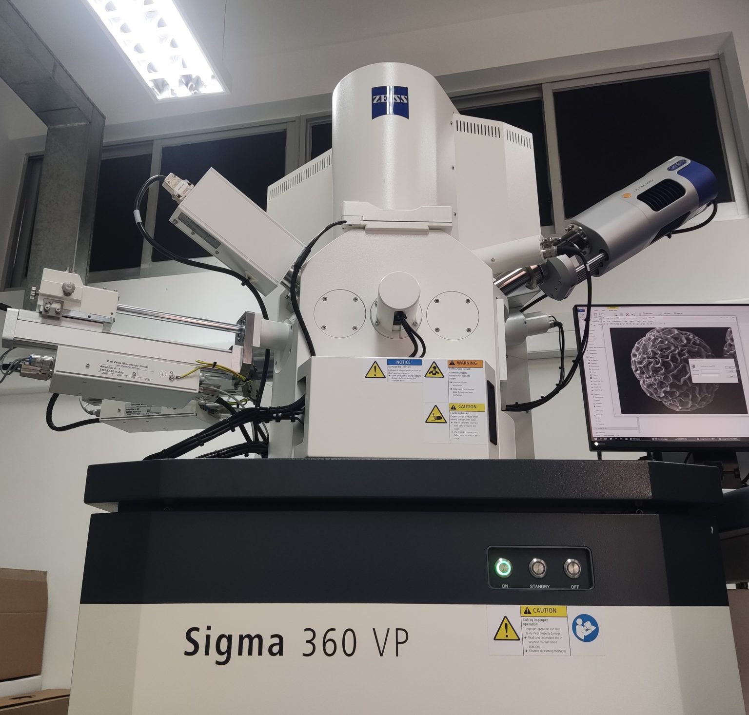 » Moderno microscopio pone a la UA en la vanguardia científica regional